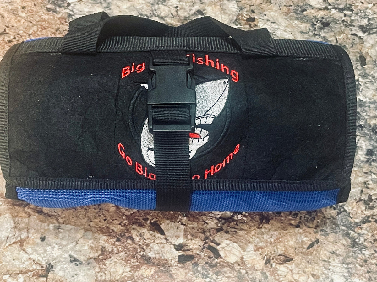 Big Nic bag with 10 mackahoo assorted rigs and free lure bag posted 🤙🏻 ...